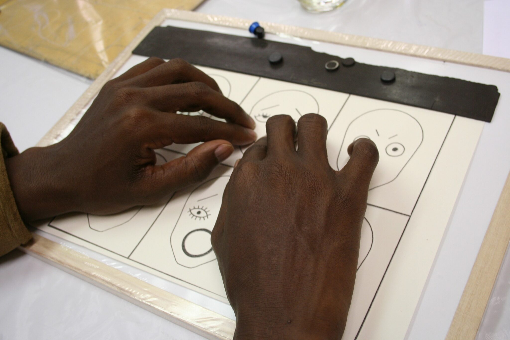 Tactile Learning (FIE Tactile) - Feuerstein Institute